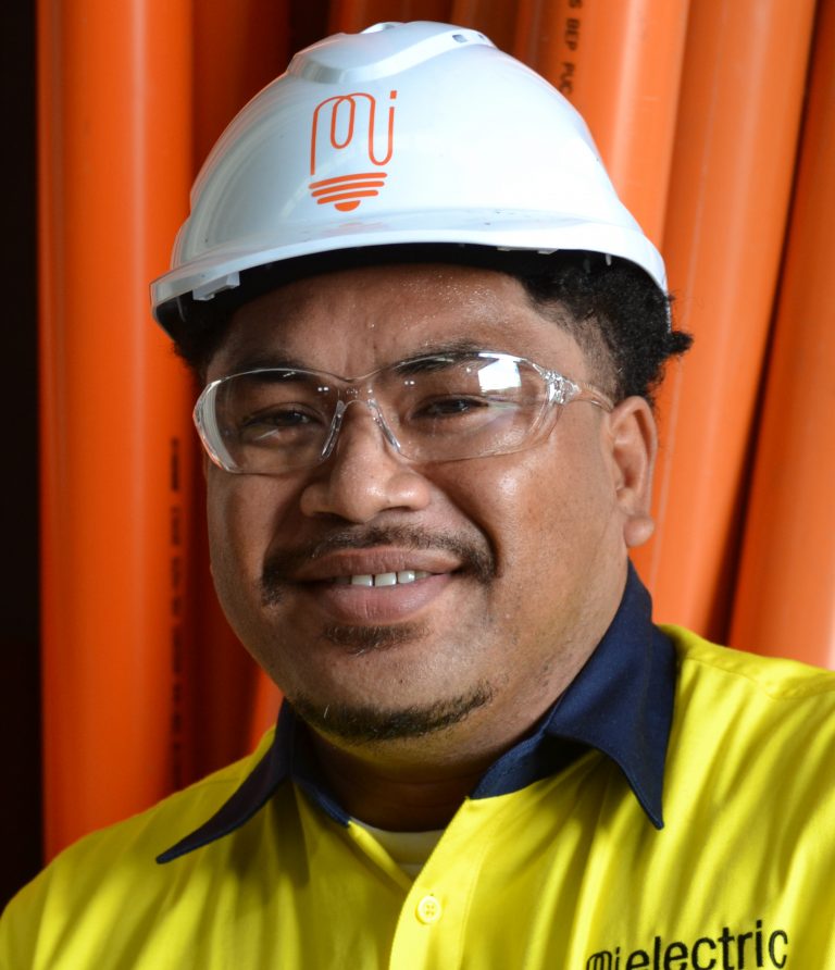 Vesi Latu headshot - Mi Electric
